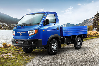 Ashok Leyland Bada Dost i3+ with LNT vs Mahindra Loadking Optimo ...