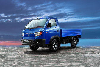 Ashok Leyland Bada Dost i3+ with LNT vs Mahindra Loadking Optimo ...