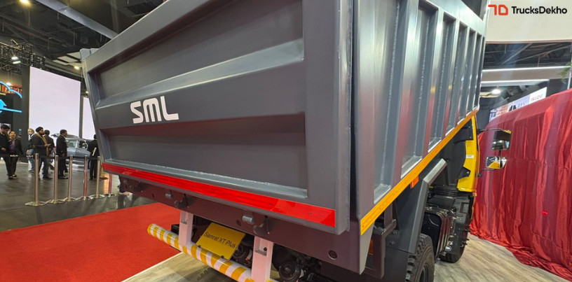 SML ISUZU Showcases Samrat XT Plus at Auto Expo 2025 | Trucks.cardekho.com