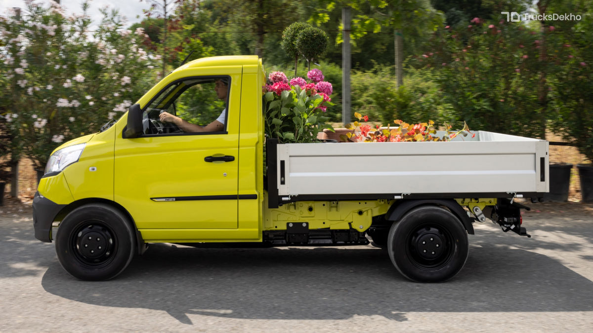 Piaggio Porter NPE 4-Wheeled Truck: Can It Revolutionise India’s CV ...